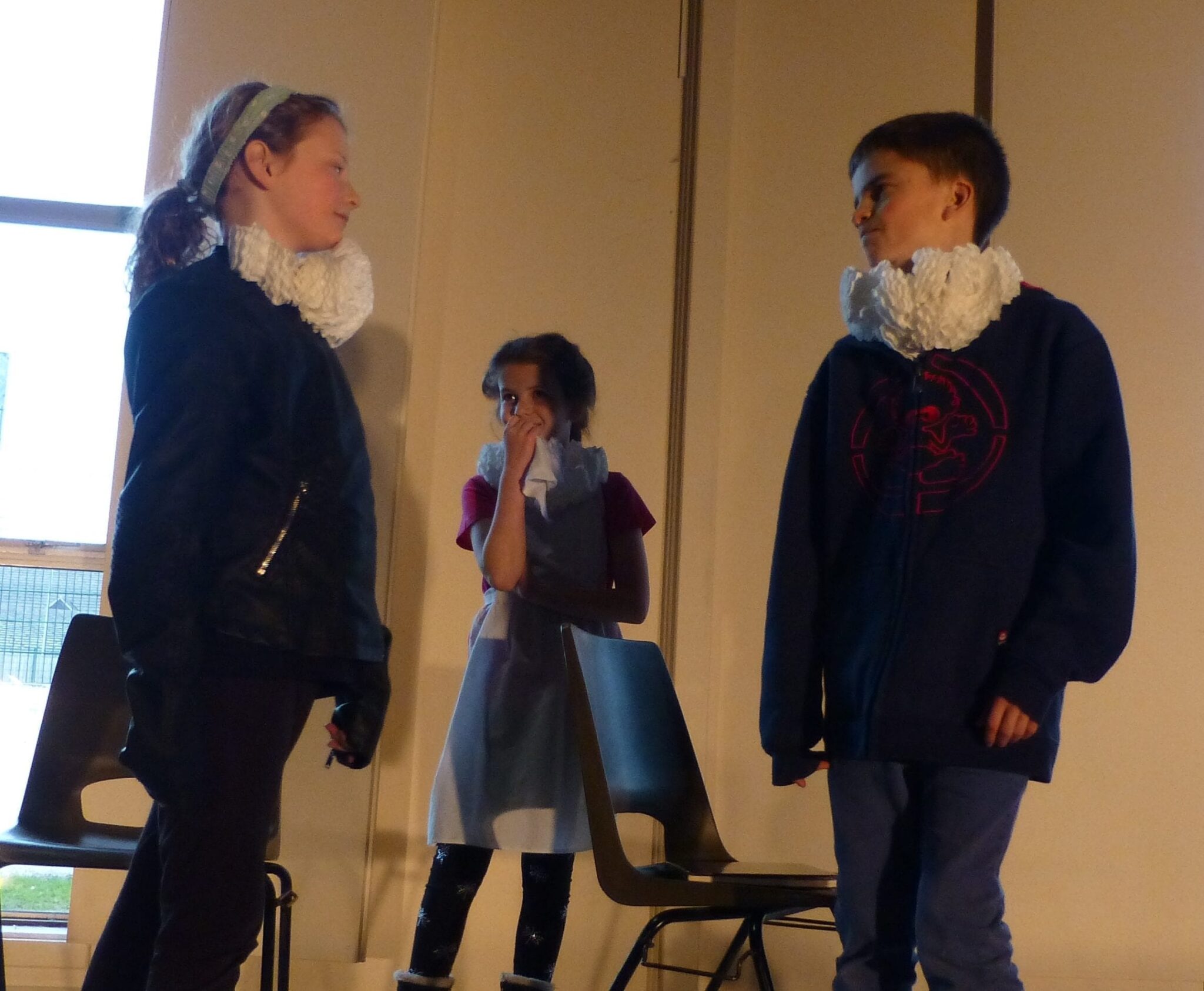 How to make a quick and fun Elizabethan Neck Ruff - Dazzle Workshops